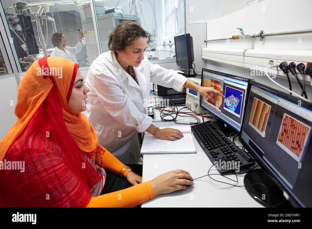 Scanning tunneling microscope (STM) in ultra-high vacuum (UHV ...