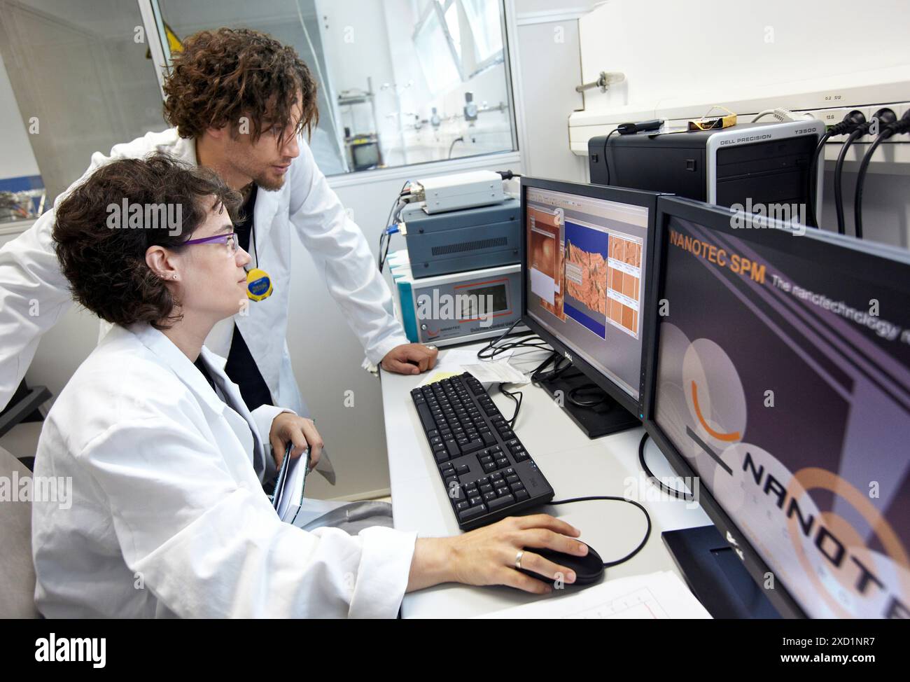 Magneto-optic Kerr effect microscope, ultra-high vacuum (UHV ...