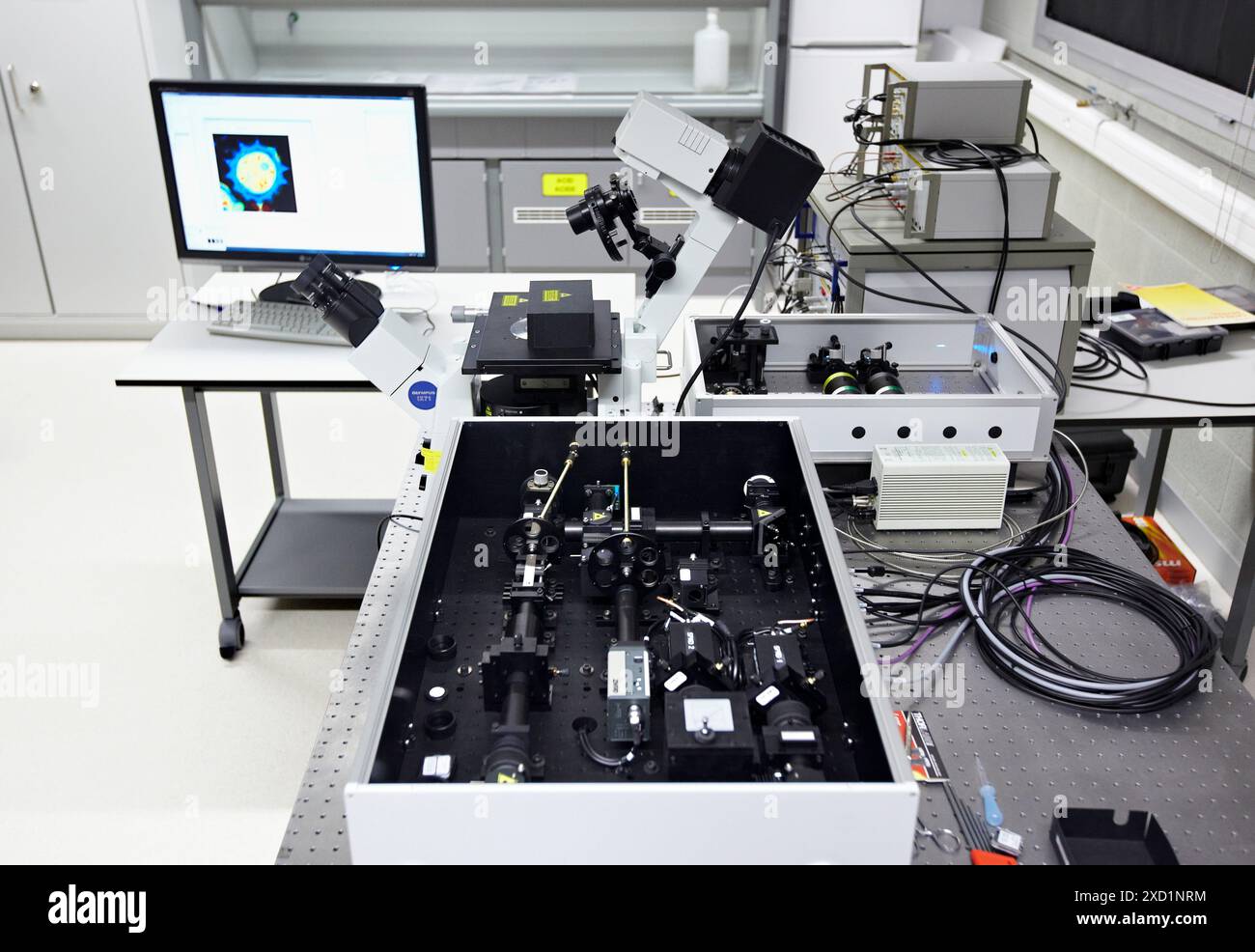 Nanophotonics laboratory, confocal fluorescence microscope with ...