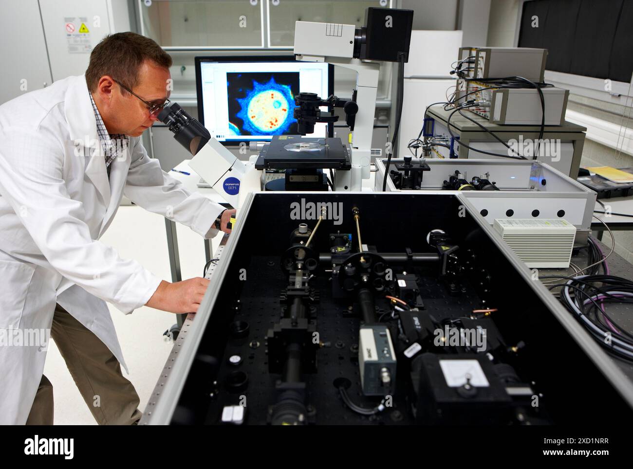 Nanophotonics laboratory, confocal fluorescence microscope with ...