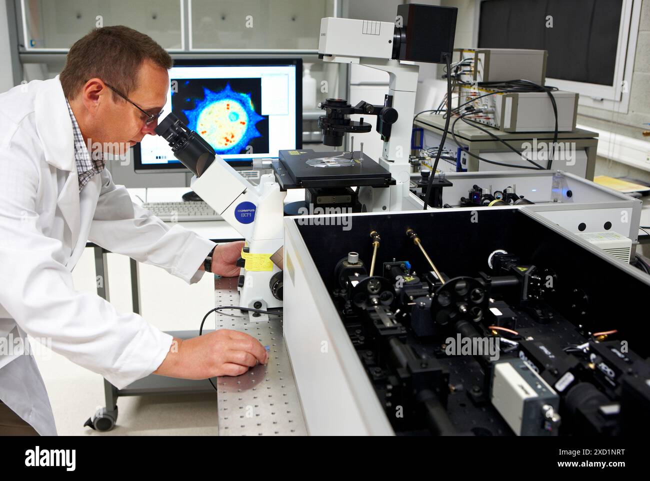 Nanophotonics laboratory, confocal fluorescence microscope with ...