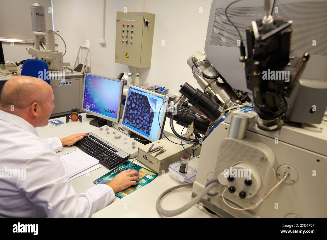 The Quanta 3D FEG is the most versatile high-resolution, low vacuum SEM ...