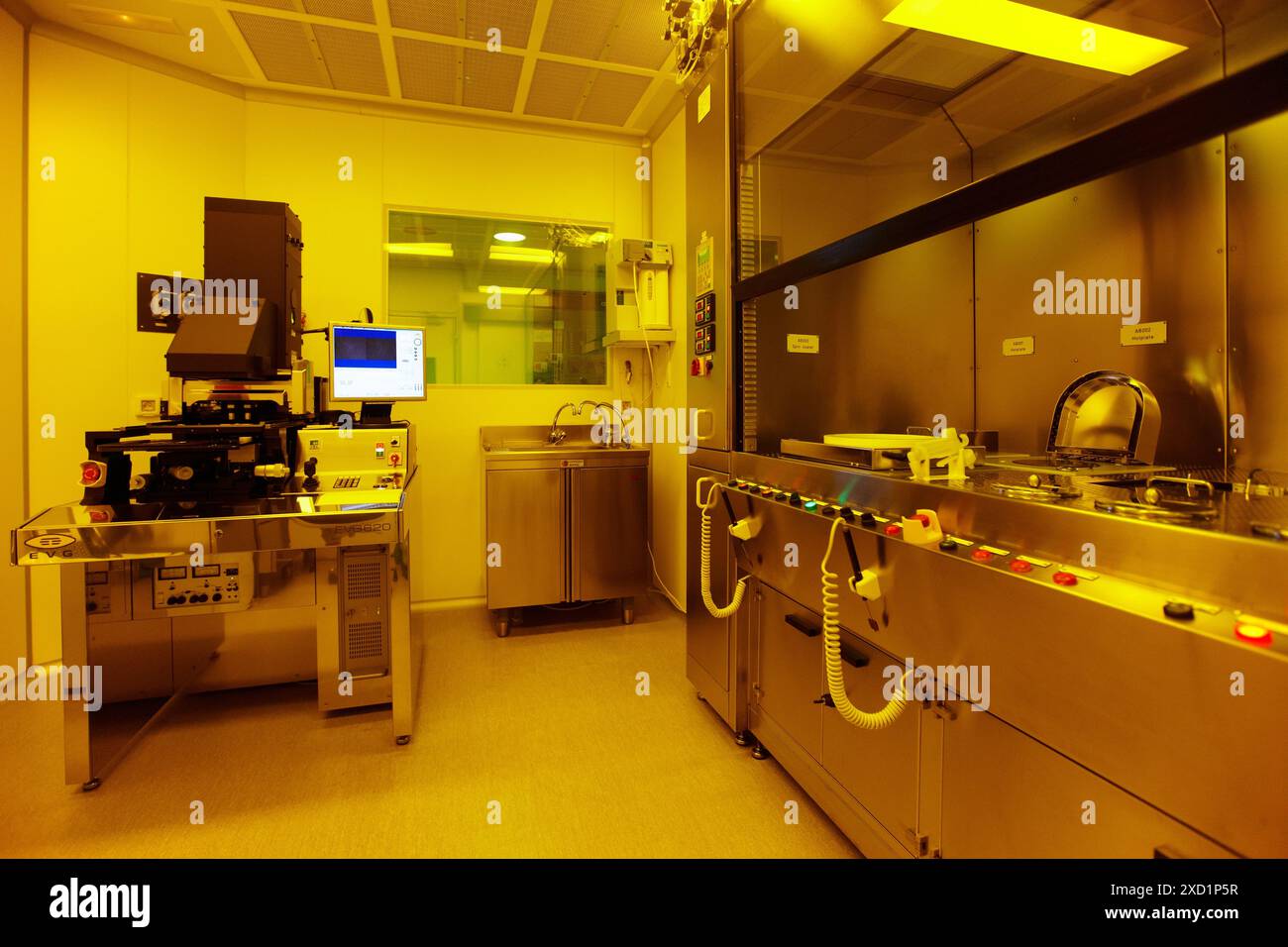 Automated Mask alignment system, photolithography processes, cleanroom ...