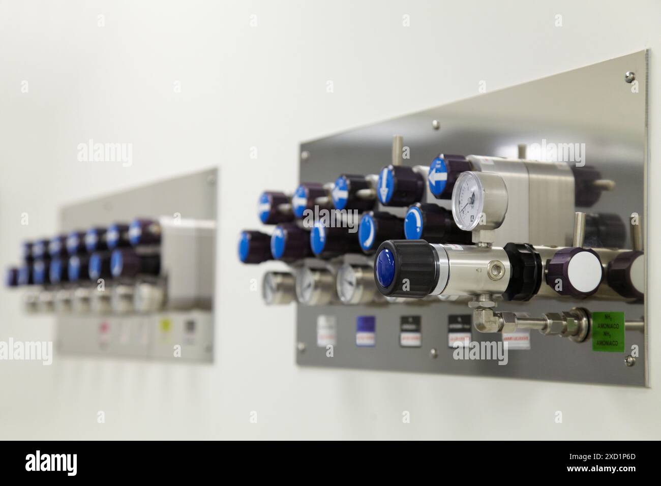 Control valve, cleanroom, Microelectronics and Microsystems Unit, CEIT ...