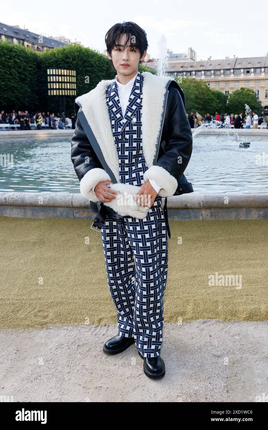 Paris, Frankreich. 19th June, 2024. WinWin attends KENZO Spring/Summer 2025 Runway during Paris ...