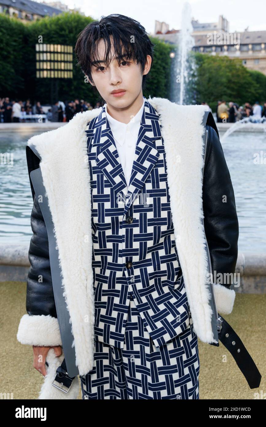 Paris, Frankreich. 19th June, 2024. WinWin attends KENZO Spring/Summer 2025 Runway during Paris ...