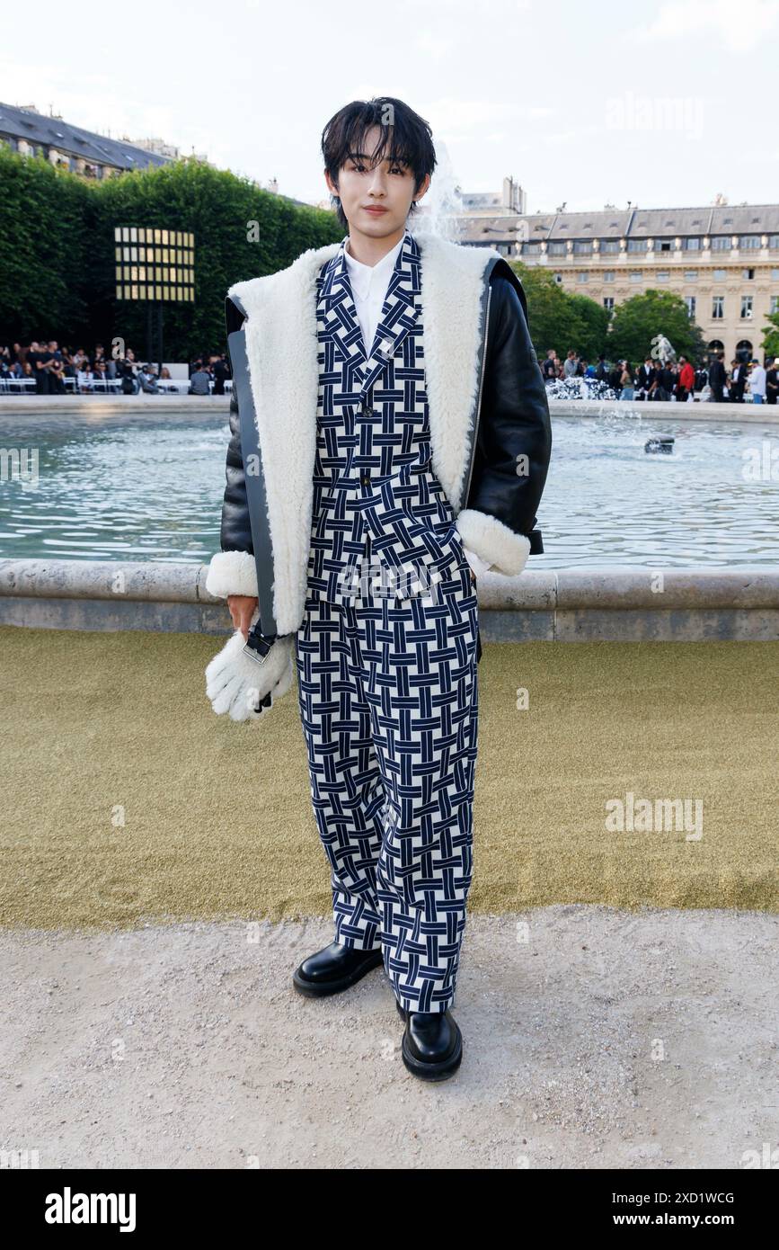 Paris, Frankreich. 19th June, 2024. WinWin attends KENZO Spring/Summer 2025 Runway during Paris ...