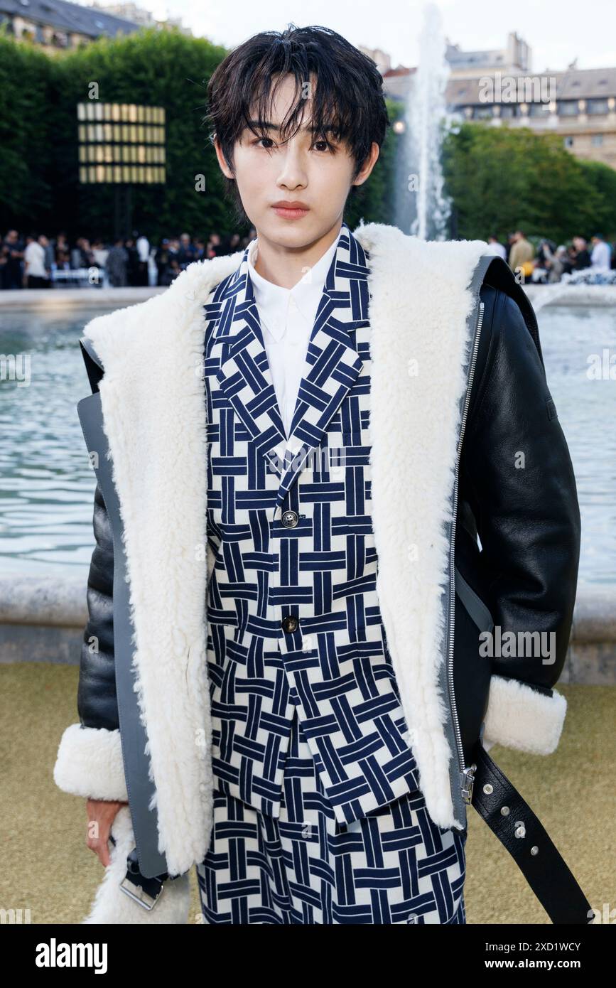 Paris, Frankreich. 19th June, 2024. WinWin attends KENZO Spring/Summer 2025 Runway during Paris ...