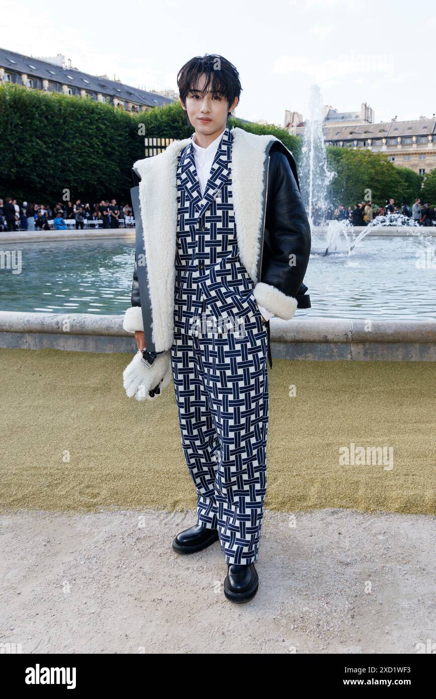 Paris, Frankreich. 19th June, 2024. WinWin attends KENZO Spring/Summer 2025 Runway during Paris ...