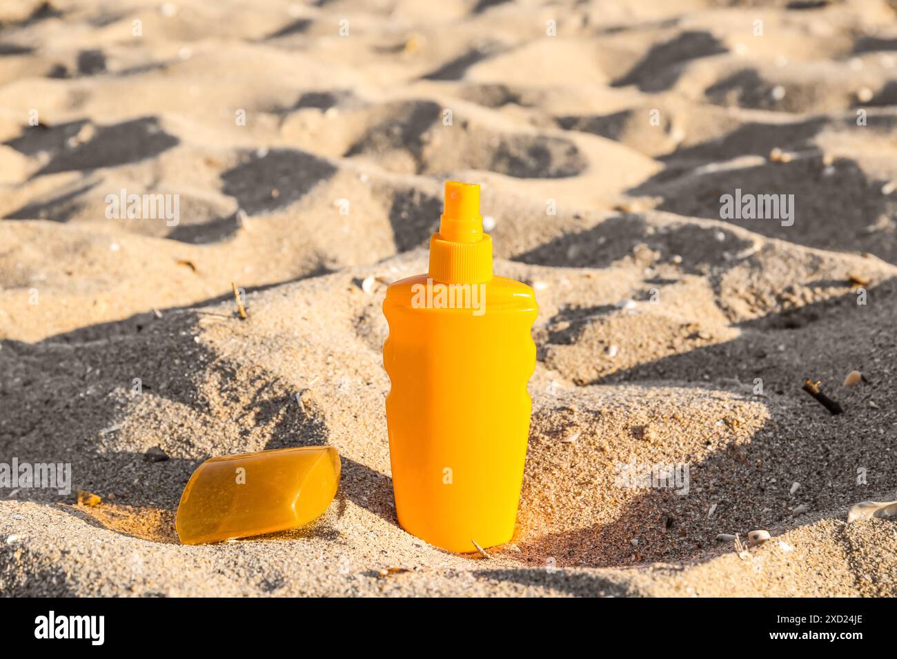 Bottle of sunscreen cream on sand at sea beach Stock Photo - Alamy