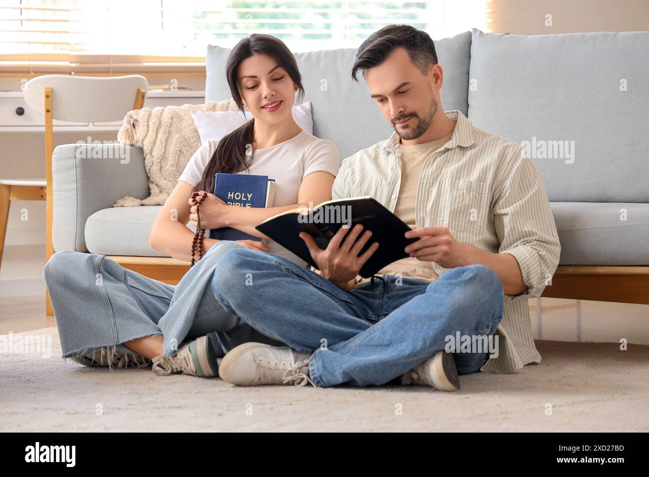 Religious couple praying beads hi-res stock photography and images - Alamy