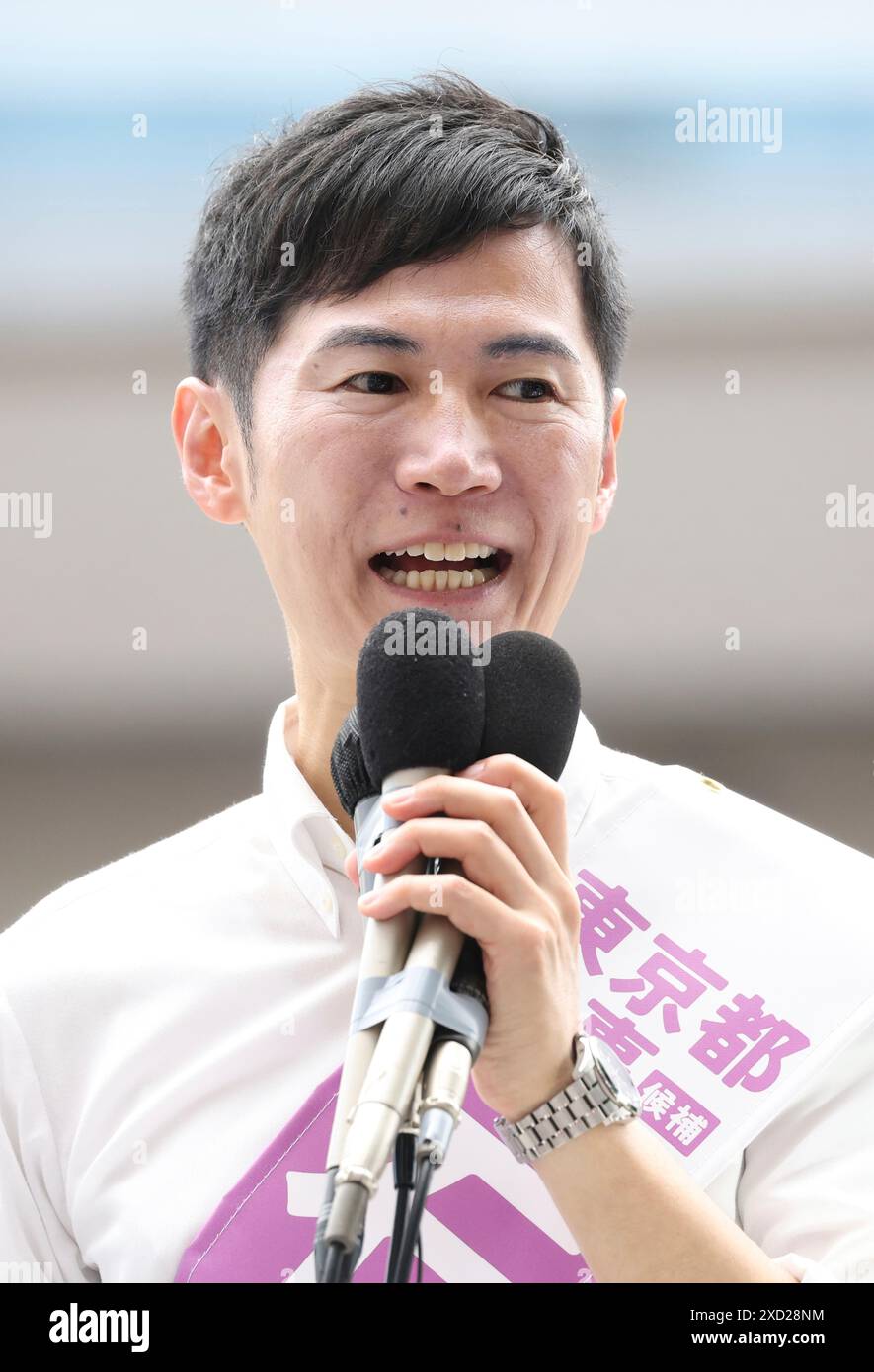 Former Akitakata City mayor Shinji Ishimaru starts the first campaign ...