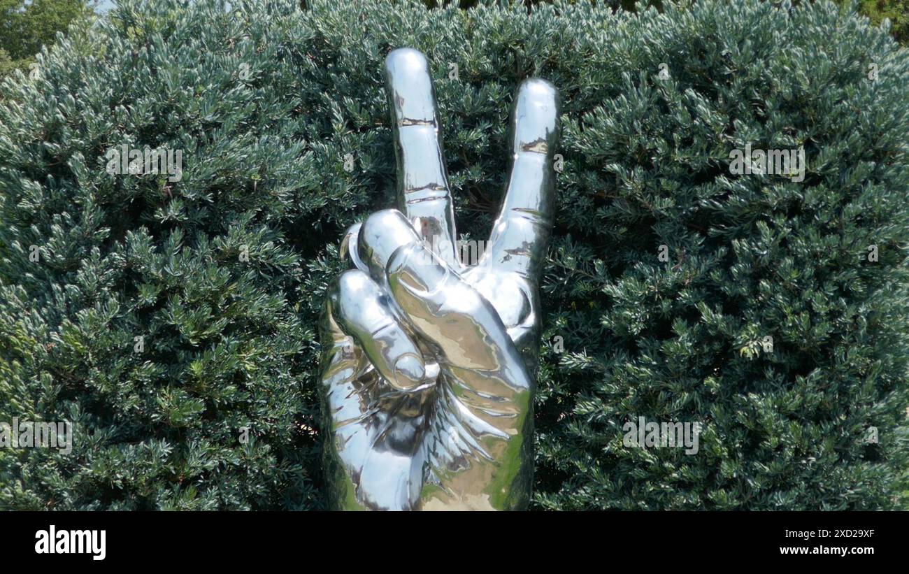 Beverly Hills, California, USA 16th June 2024 Ringo Starr Peace and ...