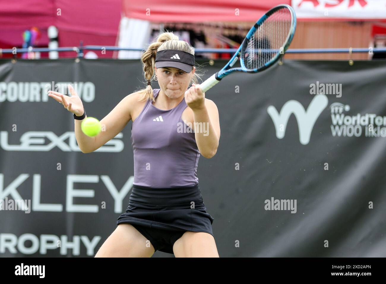 Ella mcdonald tennis hi-res stock photography and images - Alamy
