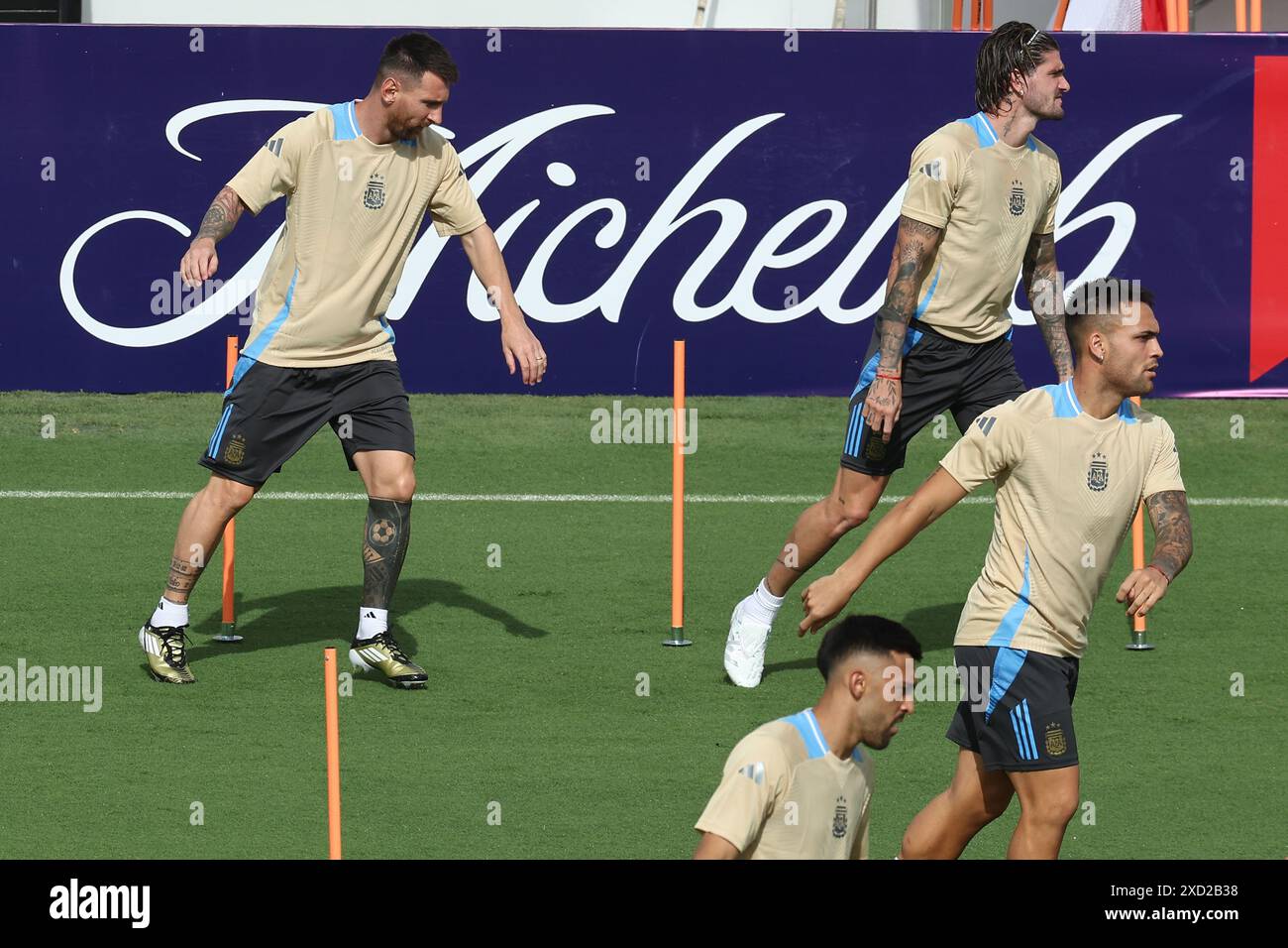 Argentina's forward Lionel Messi (L) makes excersices with teammates ...