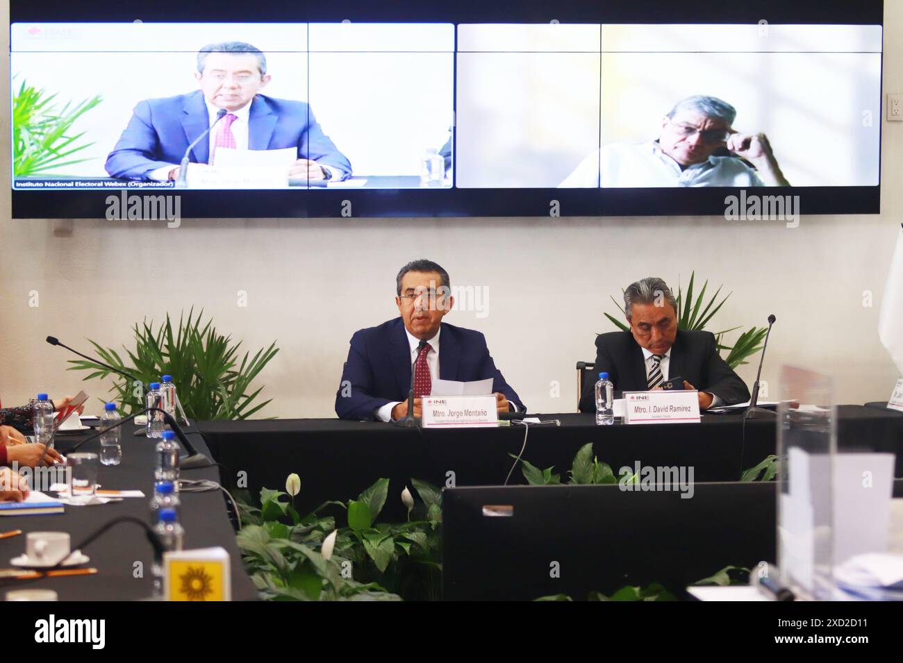 Jorge Montaño (L) , Electoral Counselor and David Ramirez, Technical ...