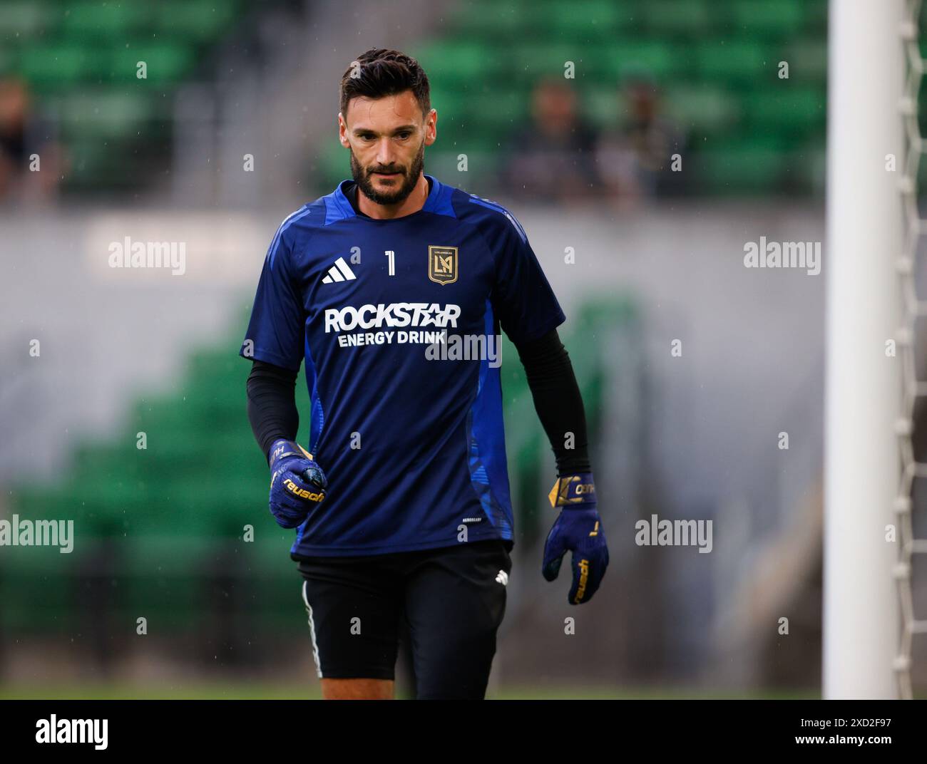 Tottenham hotspur goalkeeper hugo lloris 1 hi-res stock photography and ...