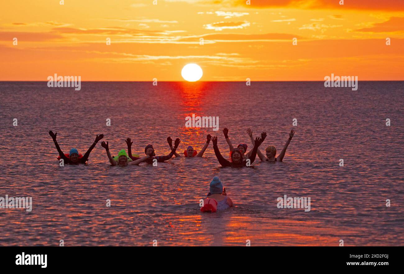 Portobello edinburgh summer swimmers hi-res stock photography and ...