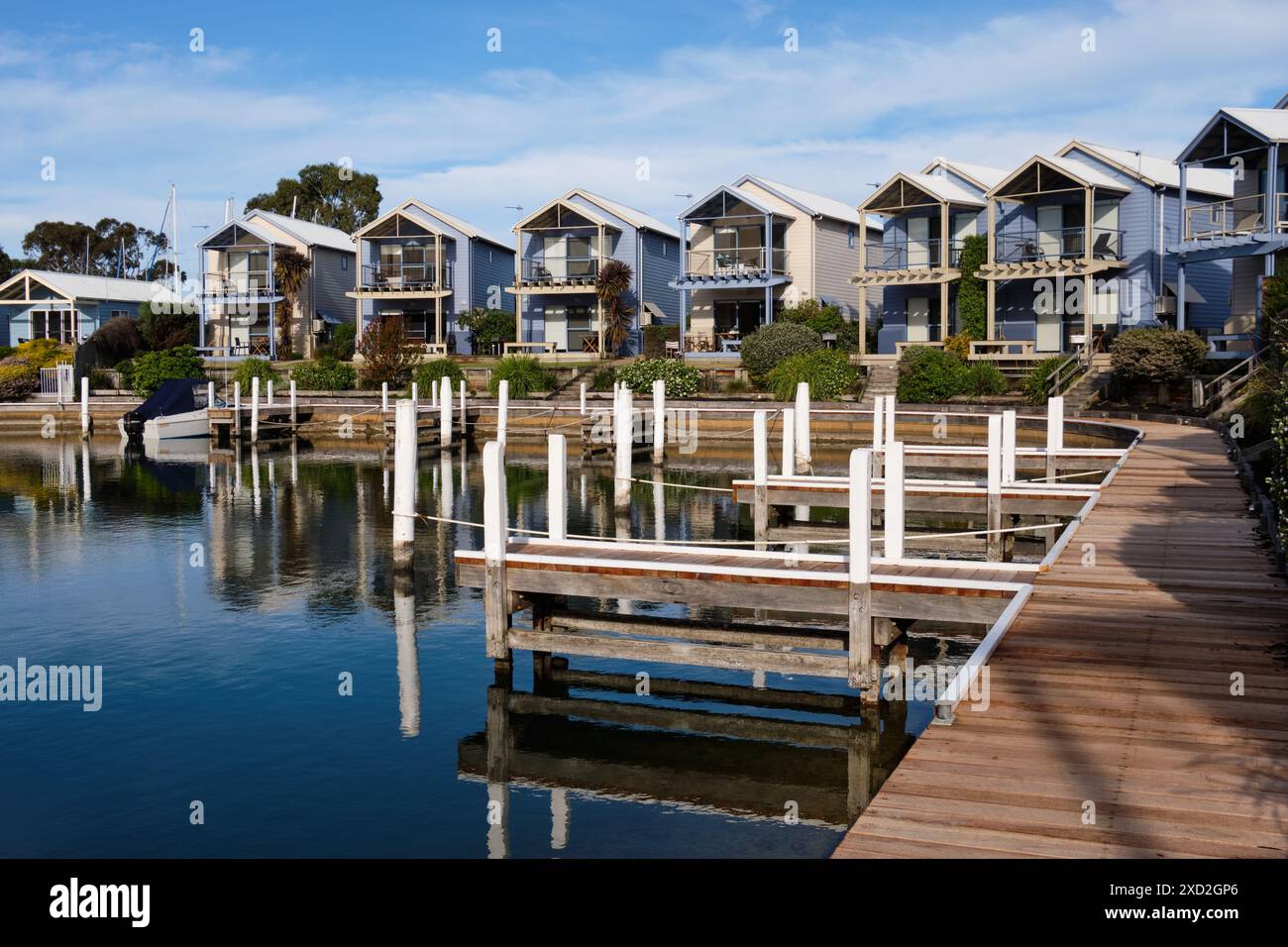 Waterfront holiday units and apartments in the heart of the Gippsland ...