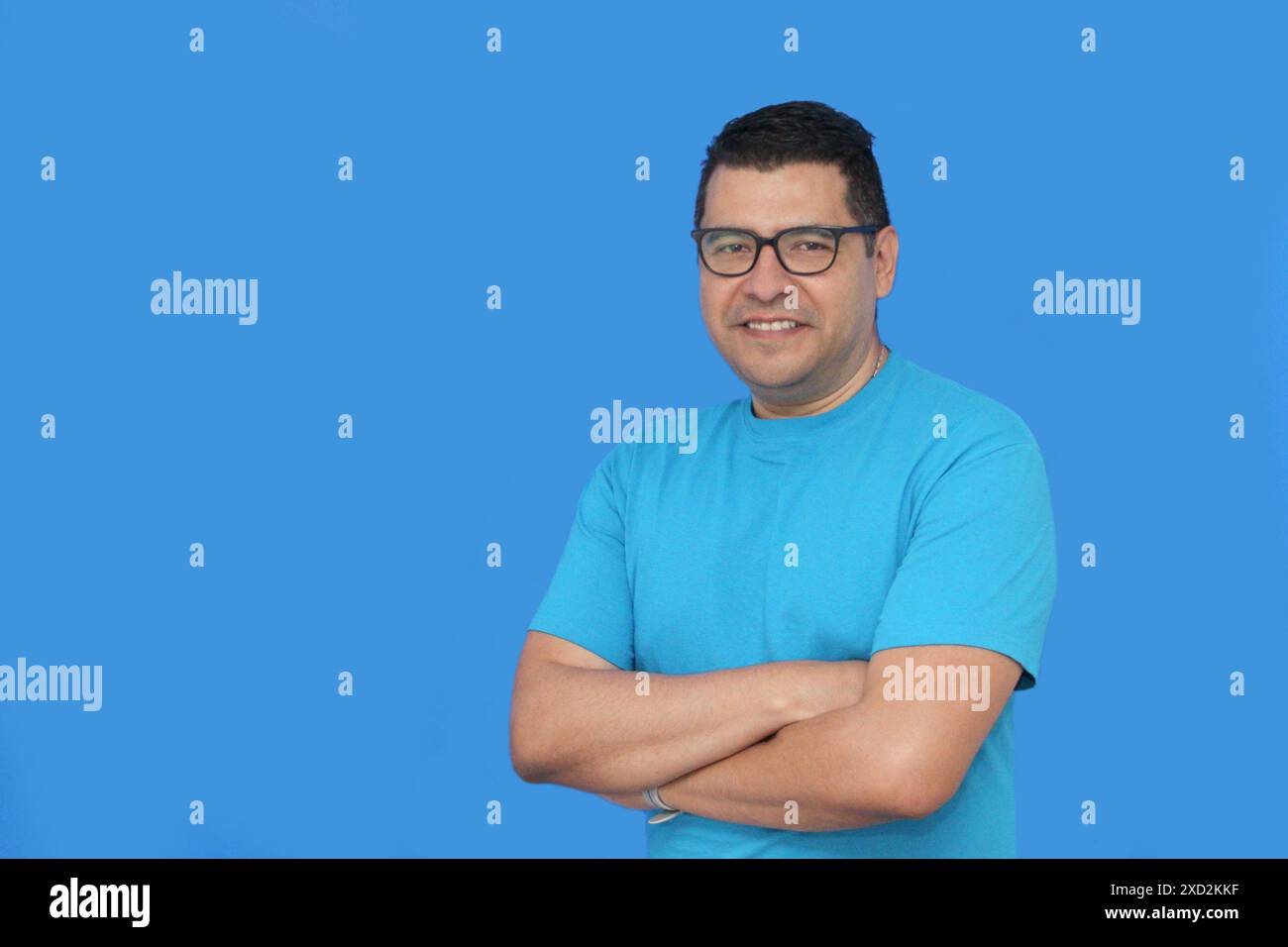 A 40-year-old dark-skinned Latino man uses eyeglasses to see better ...