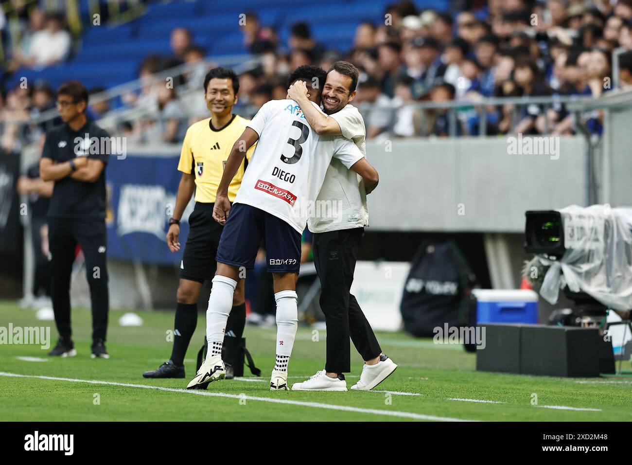 Suita, Japan. 16th June, 2024. (L-R) Diego (Reysol), Daniel Poyatos ...