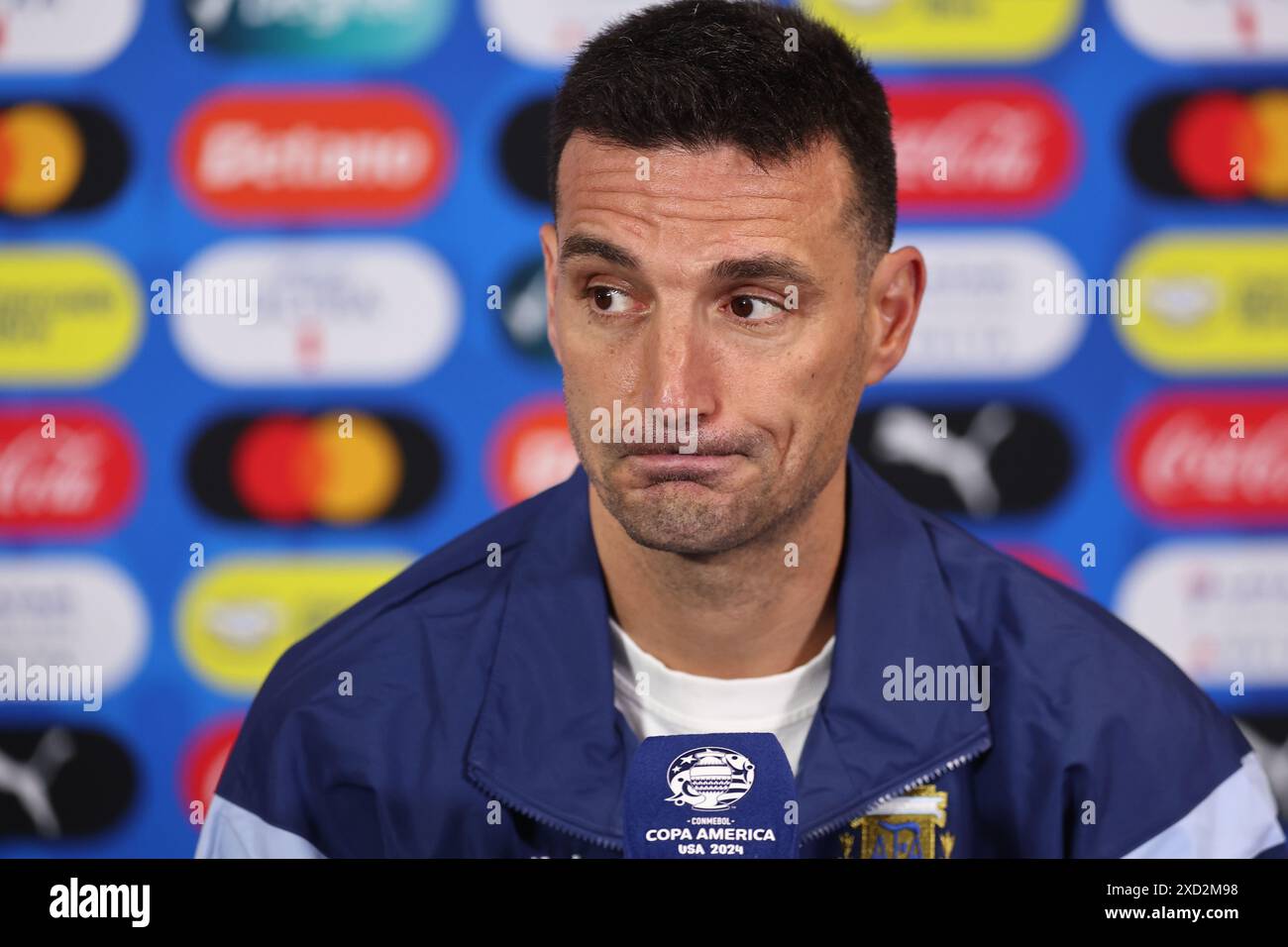 Argentina's head coach Lionel Scaloni () during a press conference ...