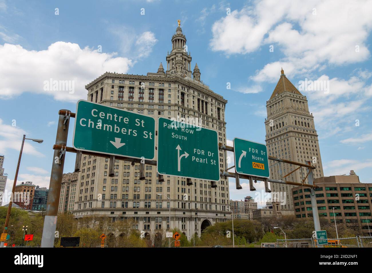 Traffic signs pointing to Centre St, Chambers St, and FDR Drive with ...
