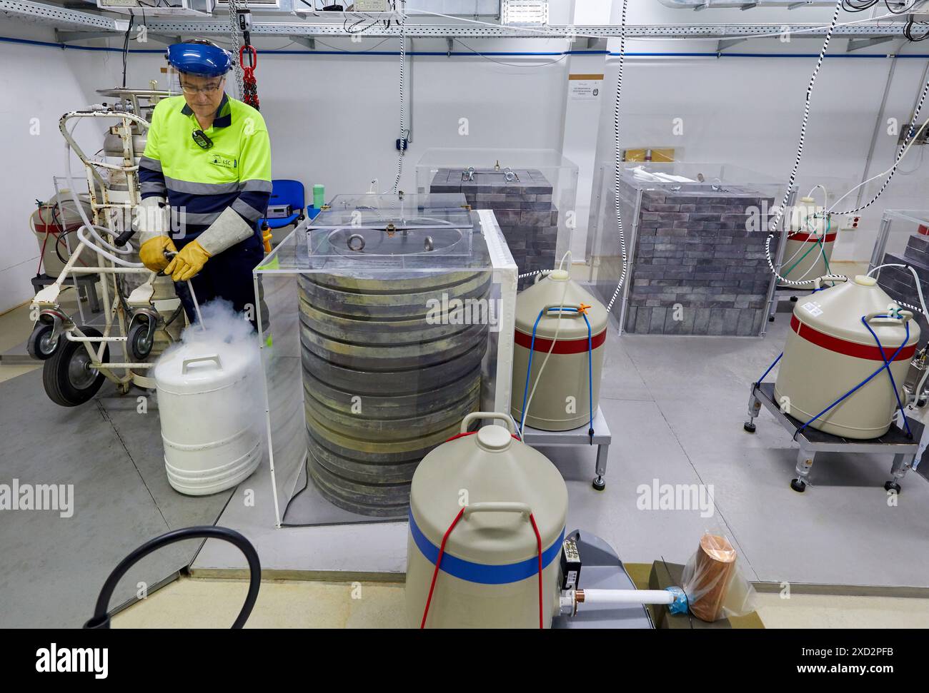 Liquid Nitrogen Refilling, Germanium Detectors, The Laboratorio ...