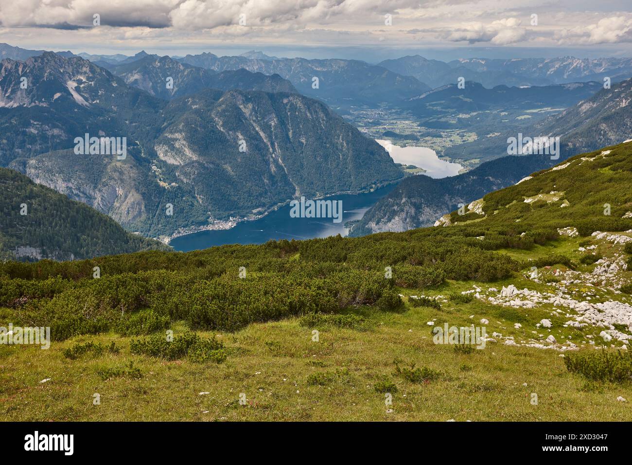 Five fingers summit viewpoint and Hallstater lake. Krippenstein ...