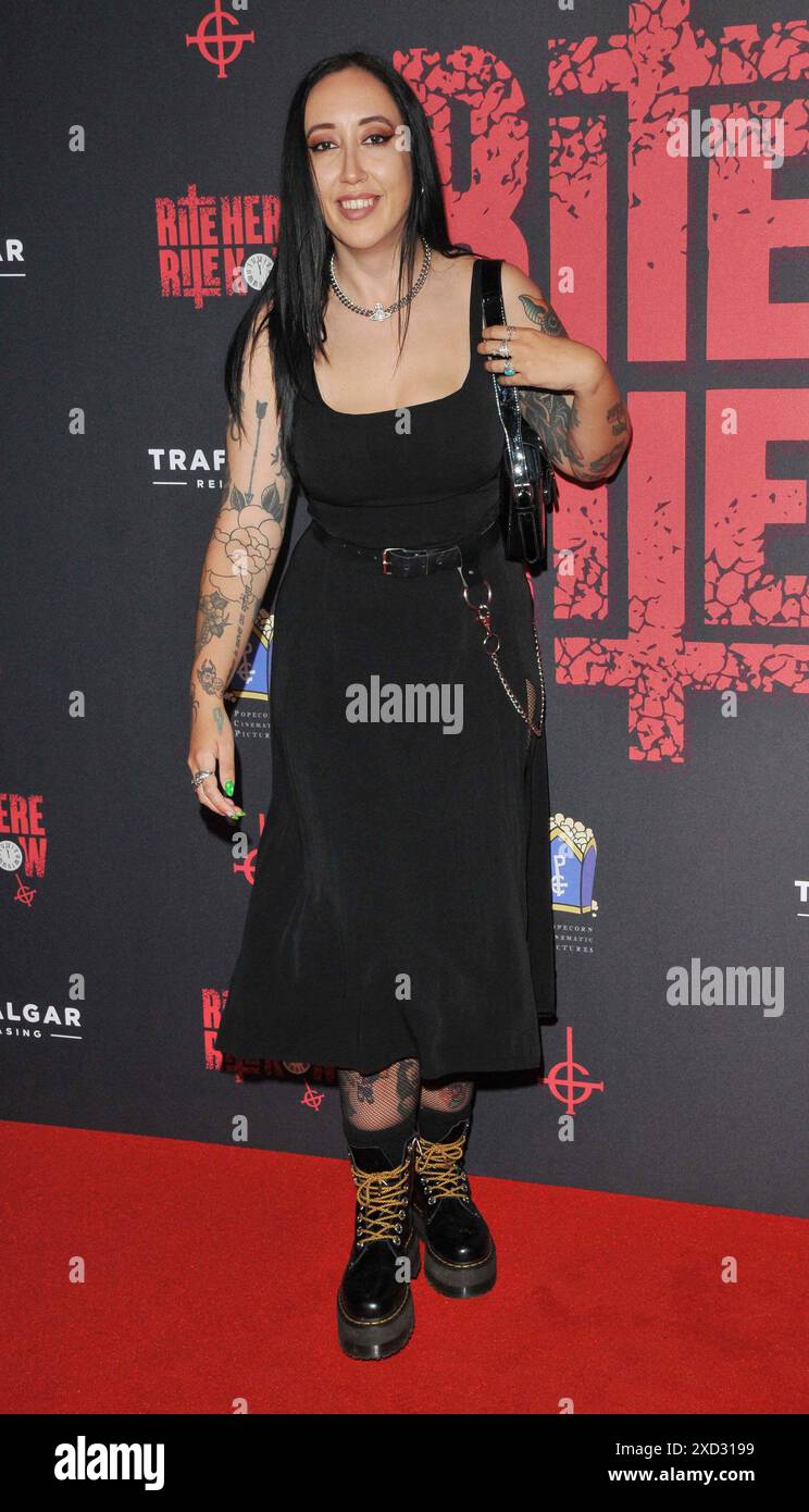 Alyx hi-res stock photography and images - Alamy