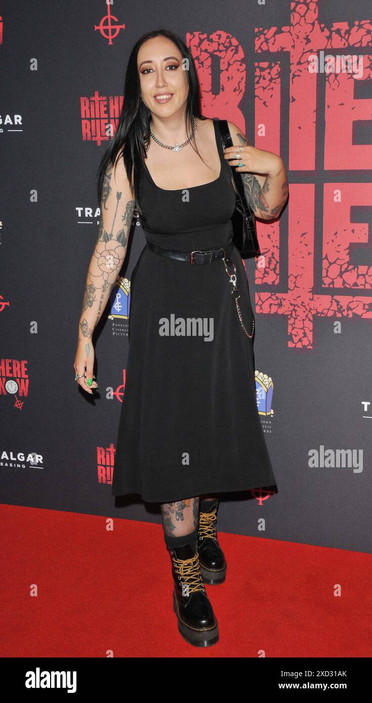 Alyx hi-res stock photography and images - Alamy