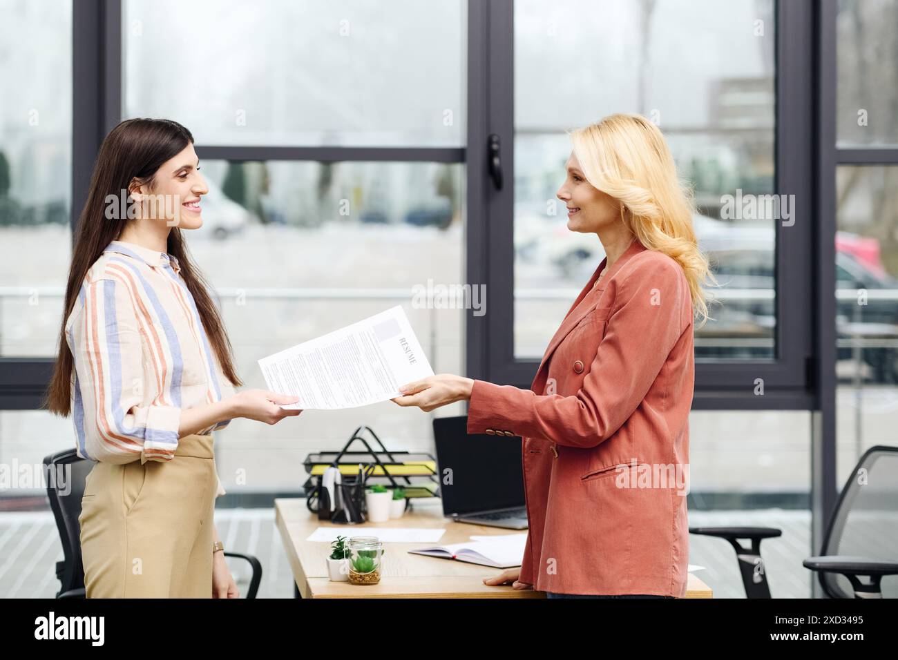 Two women job interview hi-res stock photography and images - Alamy
