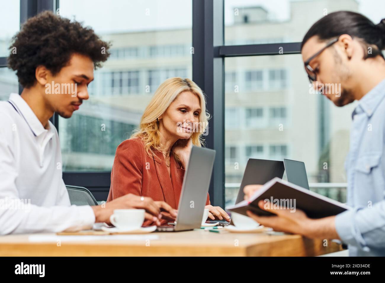 Group people sitting round table hi-res stock photography and images ...