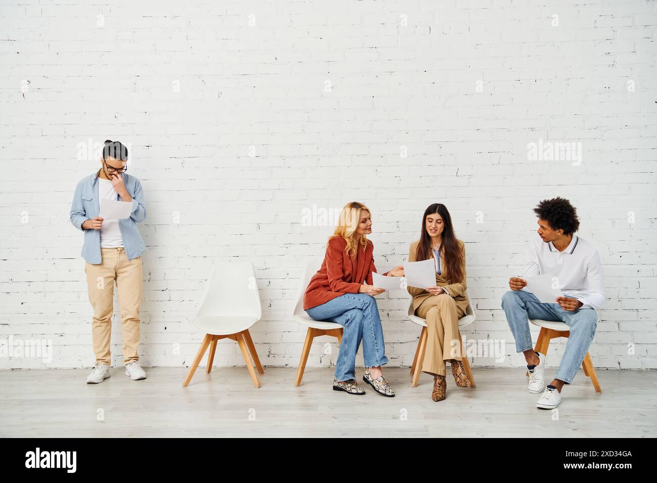 Group people sitting on chairs hi-res stock photography and images - Alamy