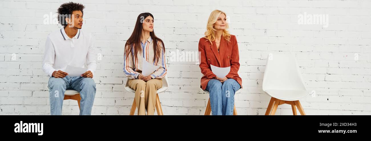 Group friends sitting on chairs hi-res stock photography and images - Alamy