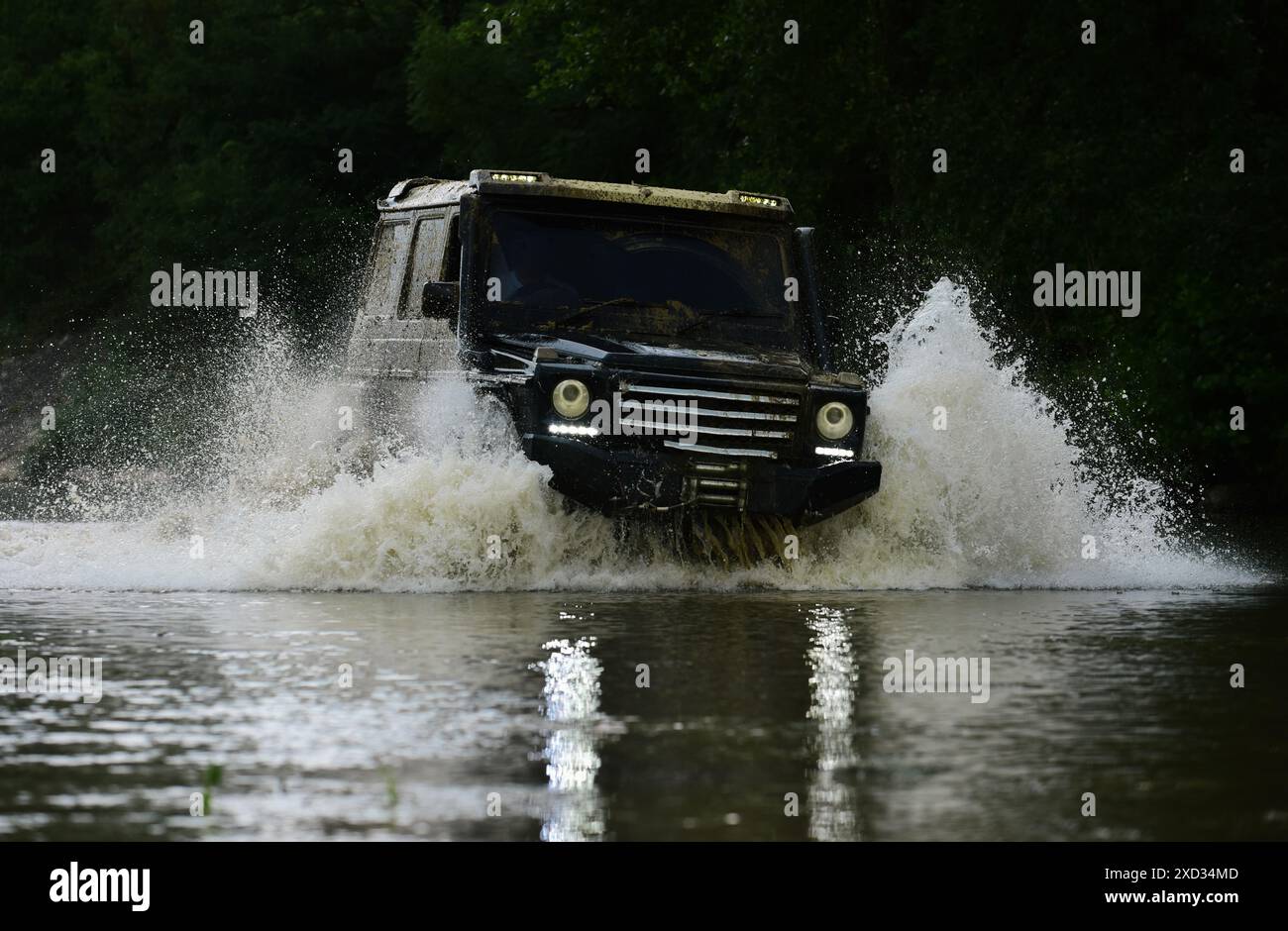 Mud and water splash in off-road racing. Expedition offroader. Drag ...