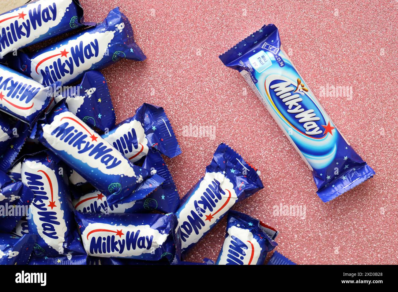 Full size candy bar hi-res stock photography and images - Alamy