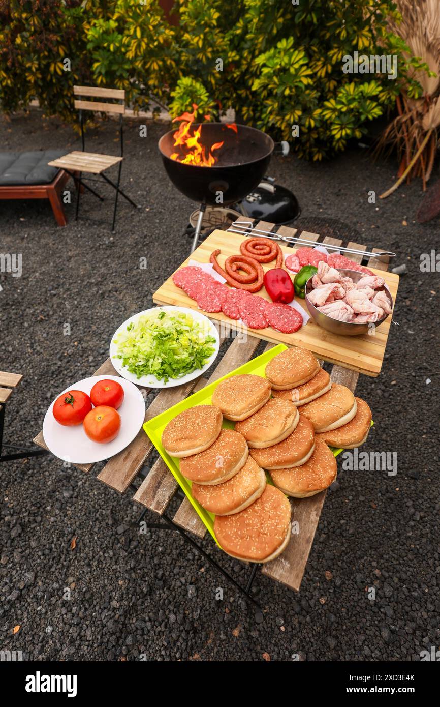 Showcases burgers hi-res stock photography and images - Alamy