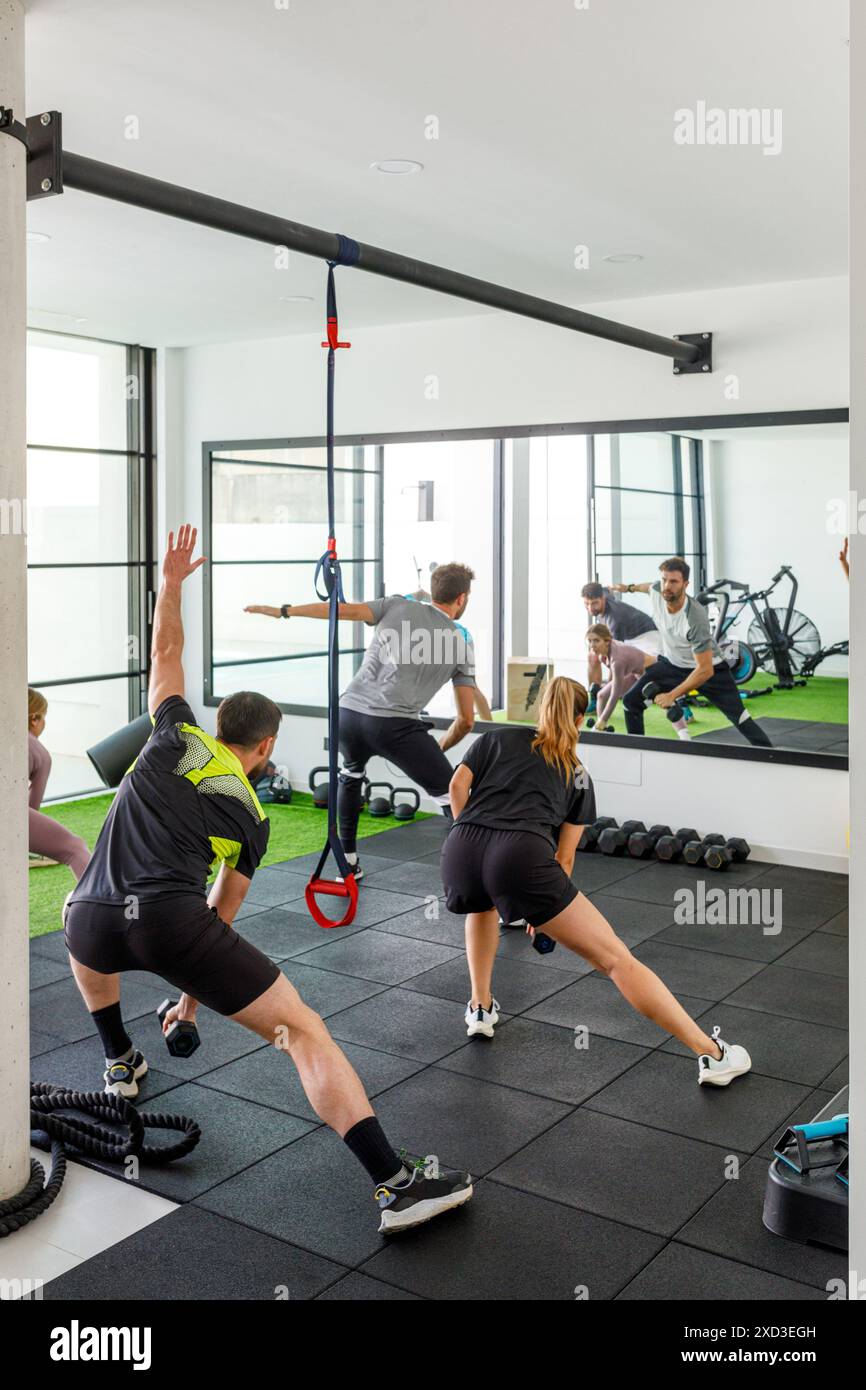 Co ed gym hi-res stock photography and images - Alamy