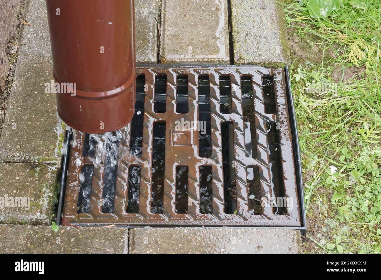 Guttering and system for collecting water after rain. Modern equipment ...