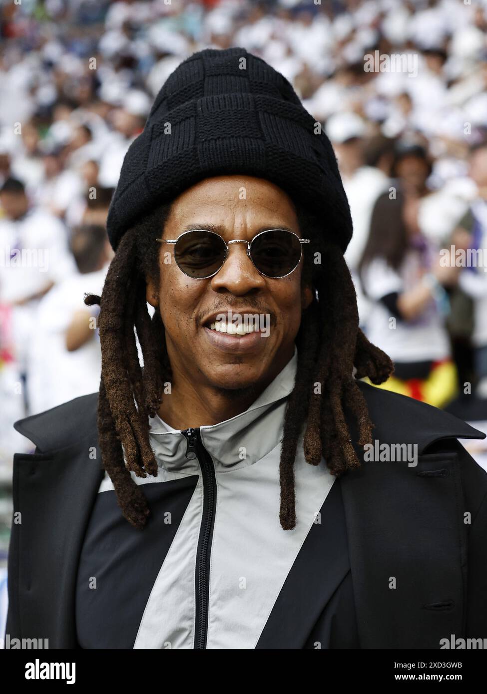 LONDON - American rapper and music producer Jay-Z prior to the UEFA ...