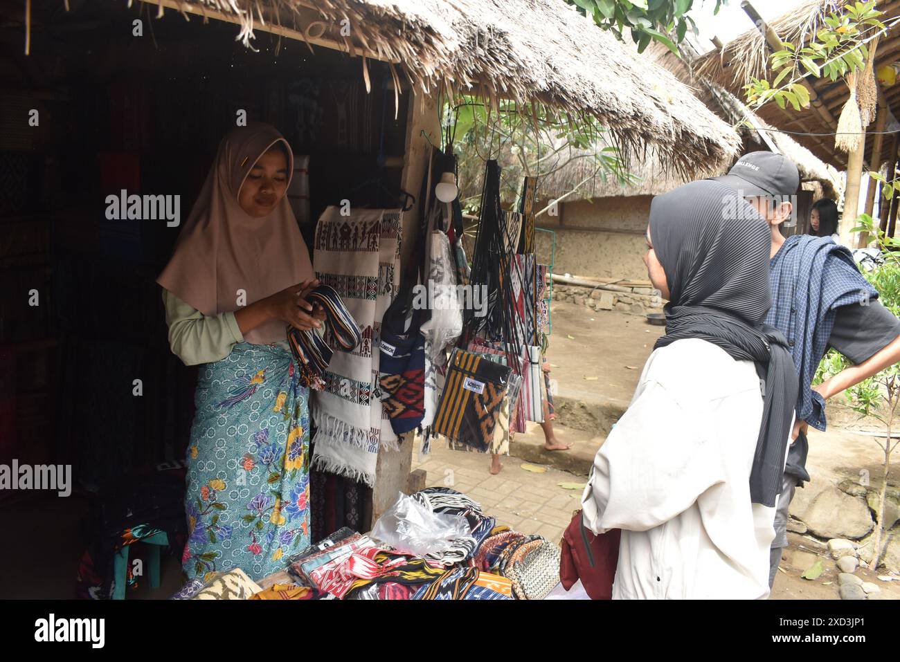 traditional houses and beautiful traditional life in Sade Village ...