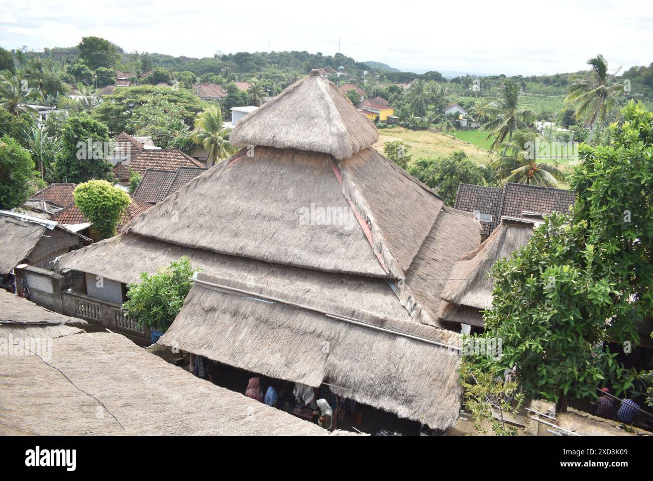 traditional houses and beautiful traditional life in Sade Village ...