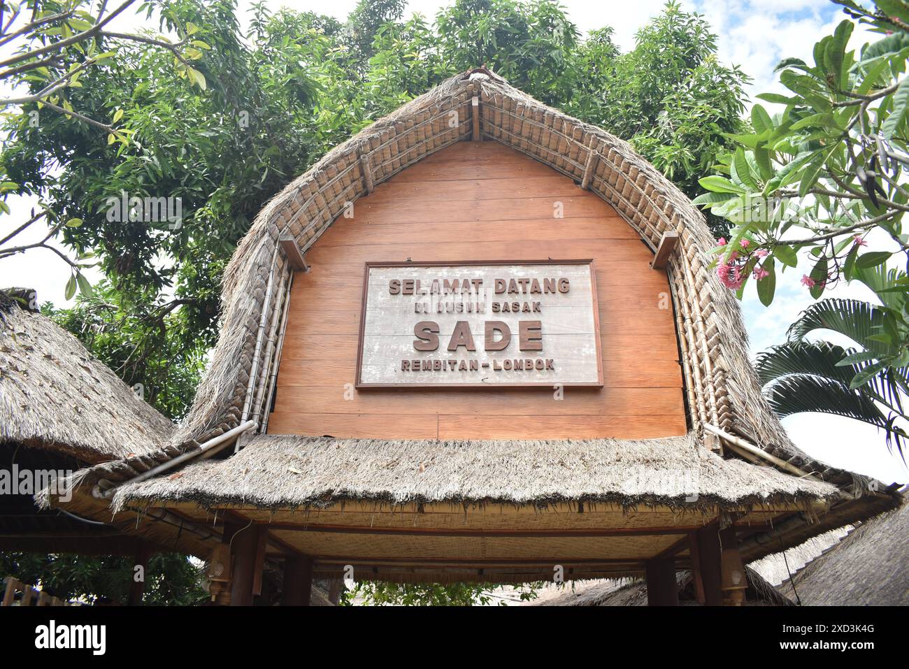 traditional houses and beautiful traditional life in Sade Village ...