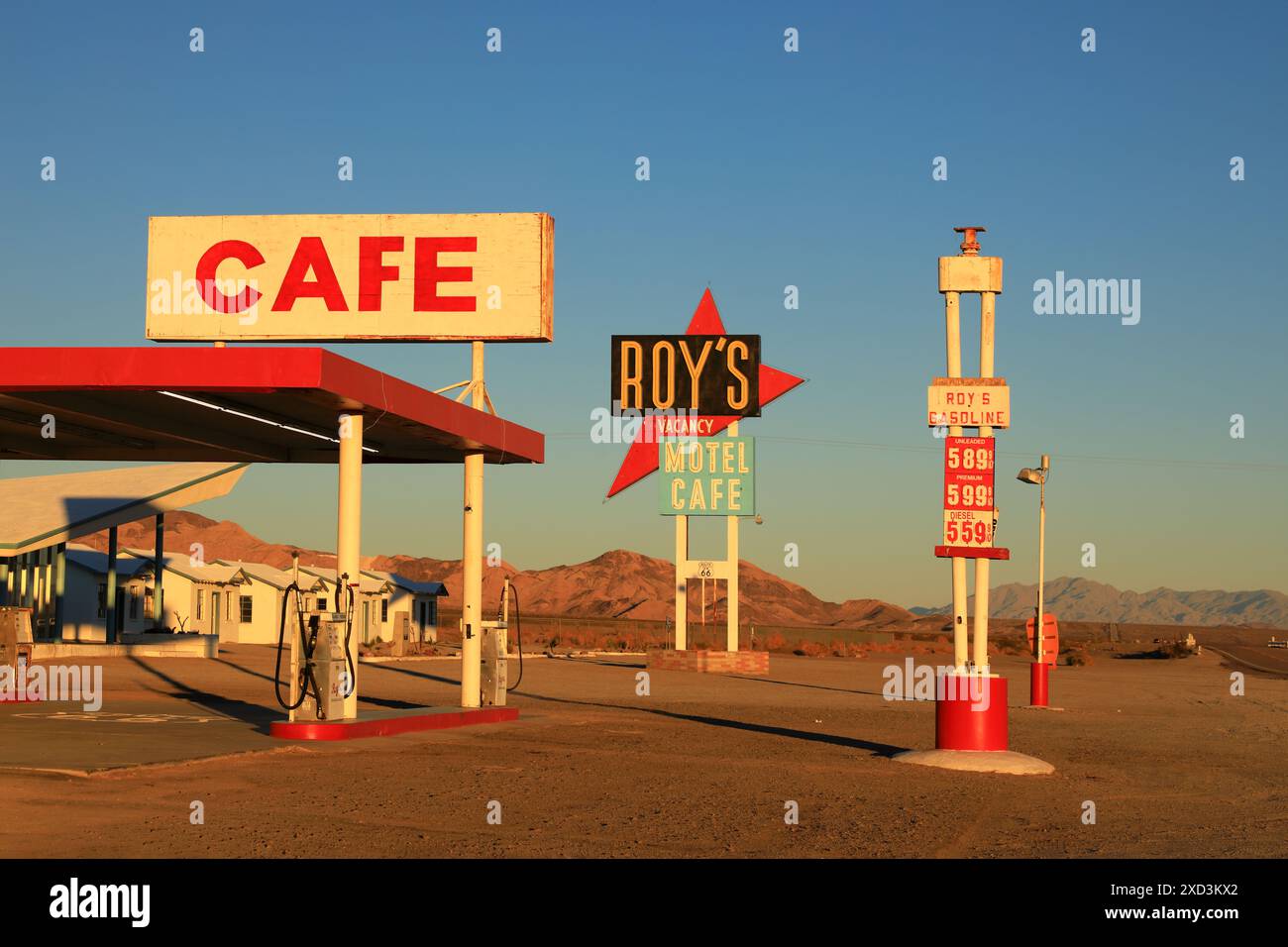 geography / travel, USA, California, Amboy, Historic Roy's cafe, route ...