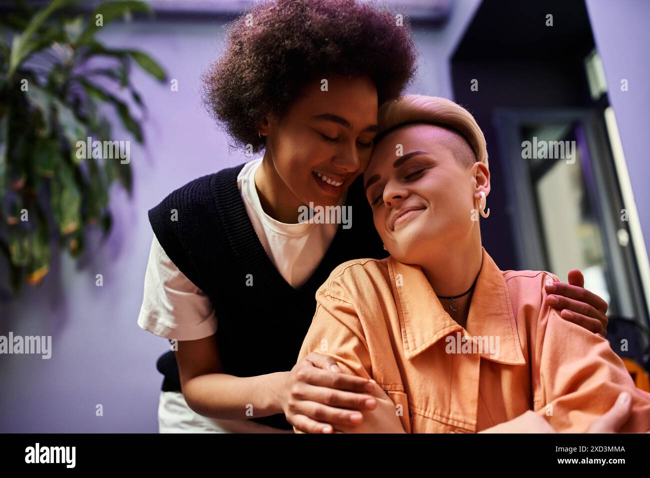 Lesbians hugging hi-res stock photography and images - Alamy