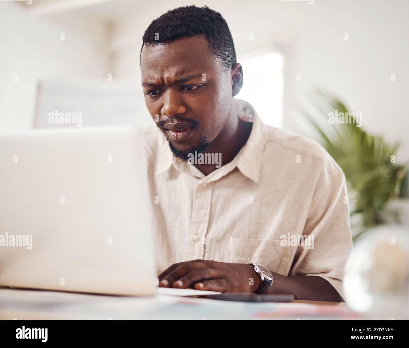 Puzzled black hi-res stock photography and images - Alamy