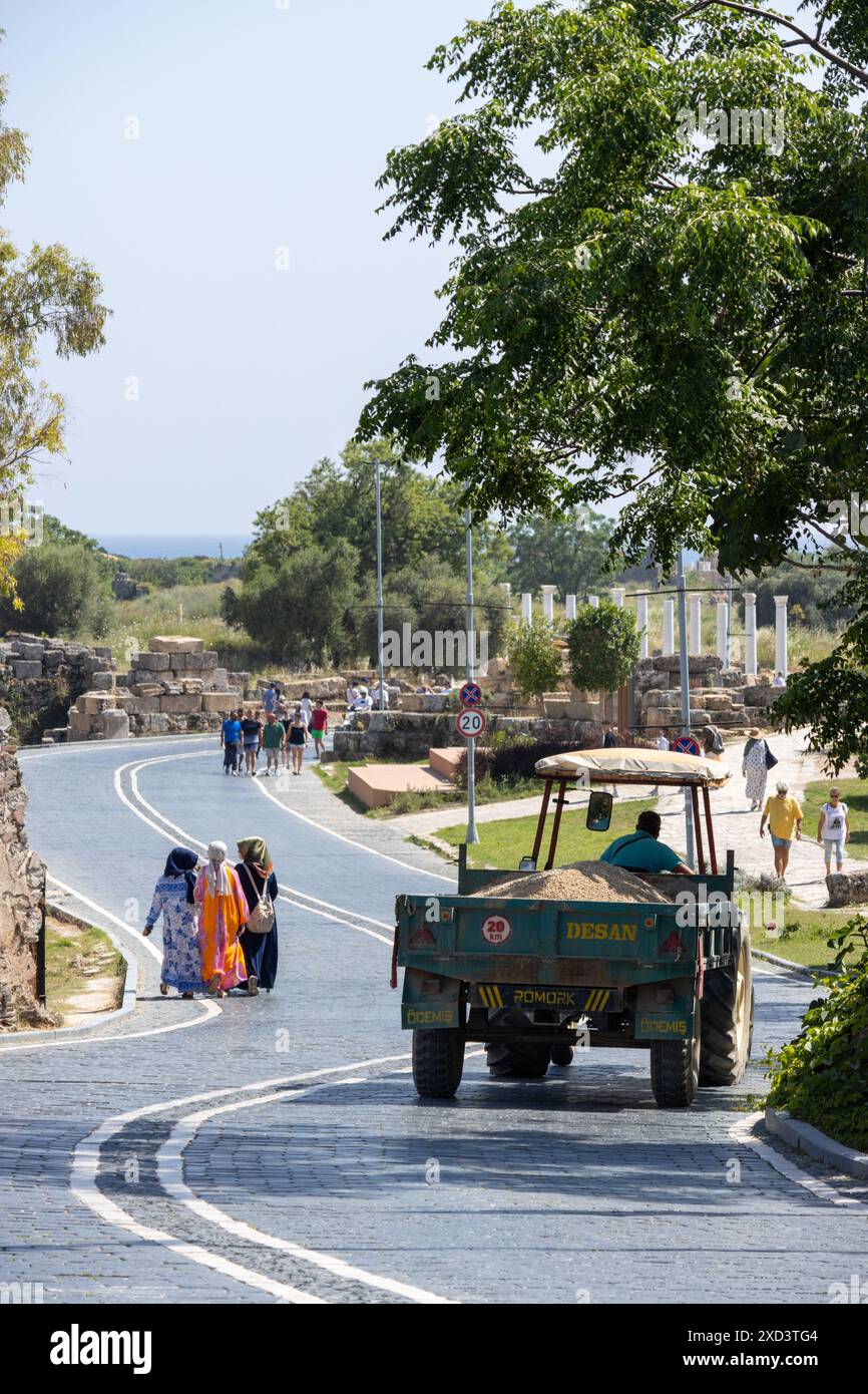 Roman truck hi-res stock photography and images - Alamy