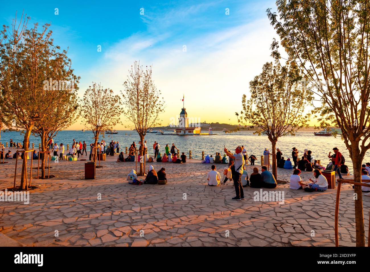 Istanbul background image. People sightseeing the city and Kiz Kulesi ...