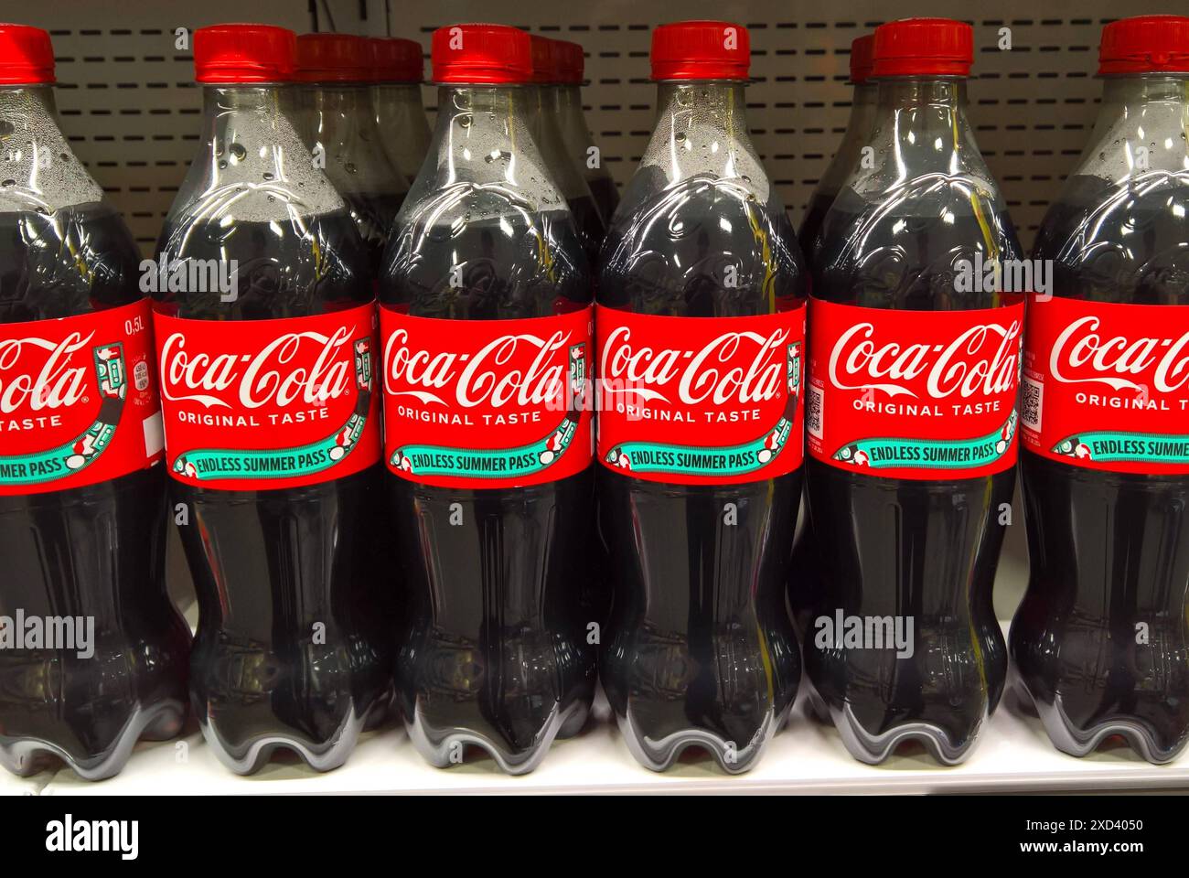 Coca-Cola, kurz Coke, ist ein koffein- und kohlensäurehaltiges ...